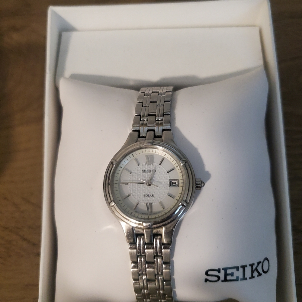 Seiko Solar Powered Watch Womens - Gem